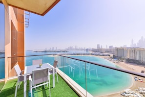 Deluxe 2BR Apartment | Varanda