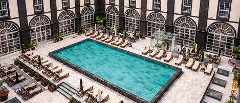 Piscina interna, piscina externa