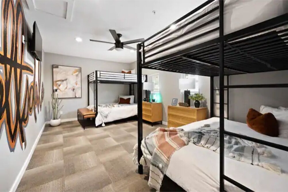Cactus Chalet - 4 Bed/3 Baths/office/large Patio - Tempe, AZ