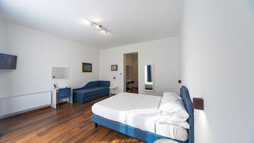 Quarto quádruplo júnior | 1 quarto, frigobar, escrivaninha, cortinas blackout