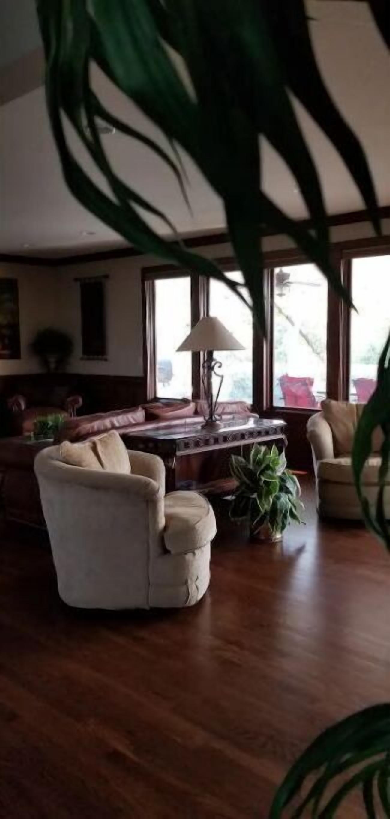 0ver 7,000 Sq Ft Of Tranquil Relaxation - Overland Park, KS