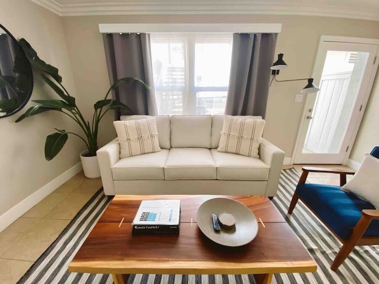 Back Unit · Beach House In The <3 Of Balboa Peninsula - Newport Beach, CA