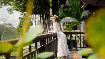 Baan Faham Residence | Frigobar, cofres nos quartos, escrivaninha, quartos à prova de som