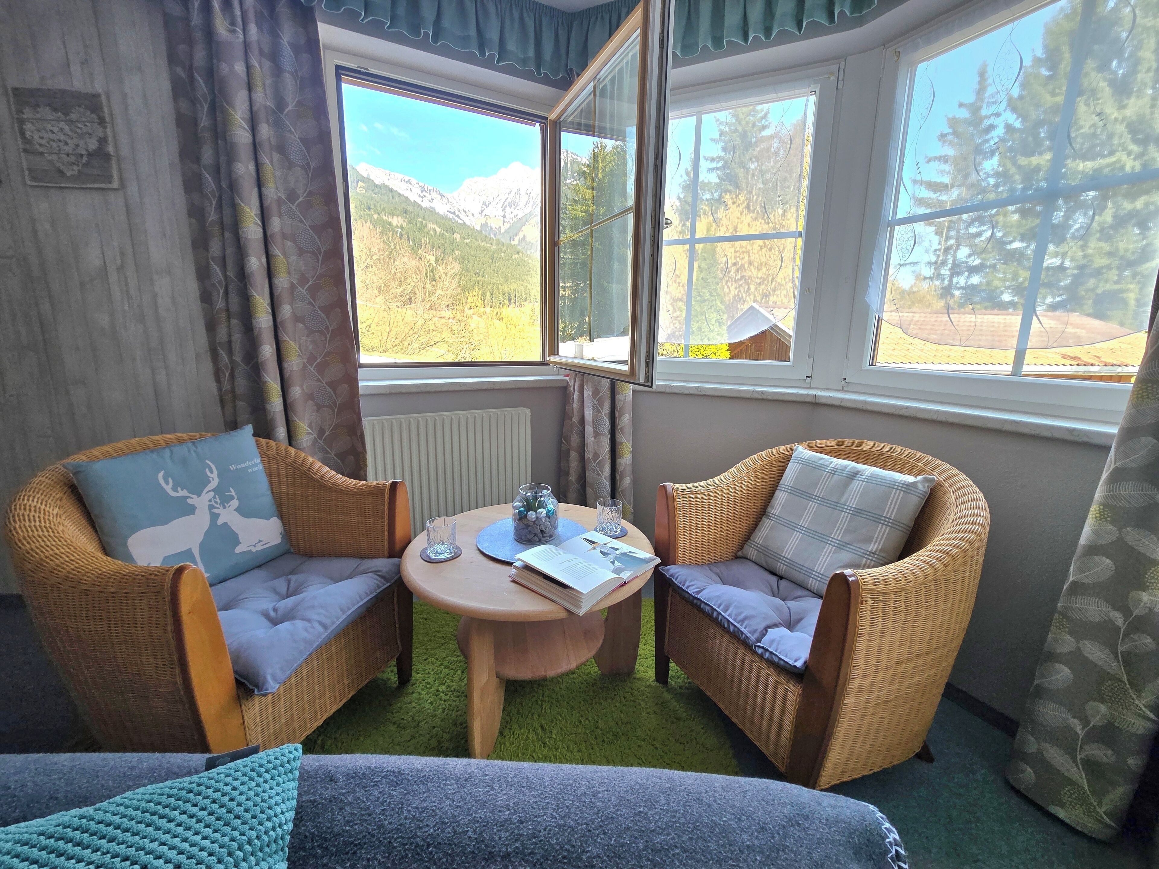 Unique Comfort Apartment With Mountain View, Quiet, Living Room, 2 Bedrooms, No Pets, Nr - Berwang