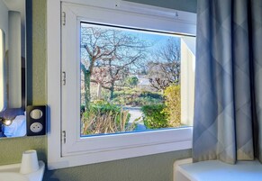 Escrivaninha, Wi-Fi de cortesia, roupa de cama