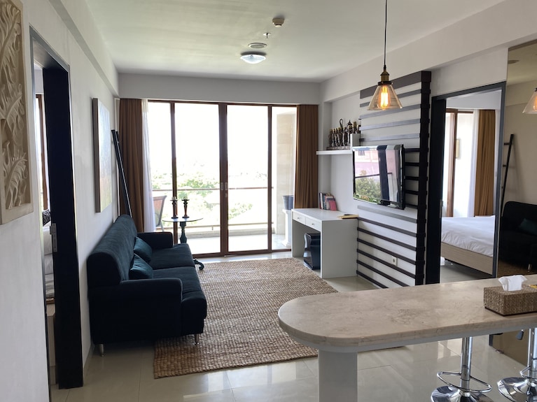 Spacious 2 Bedroom Penthouse Apt,50mbps, Pool, Gym - Bali