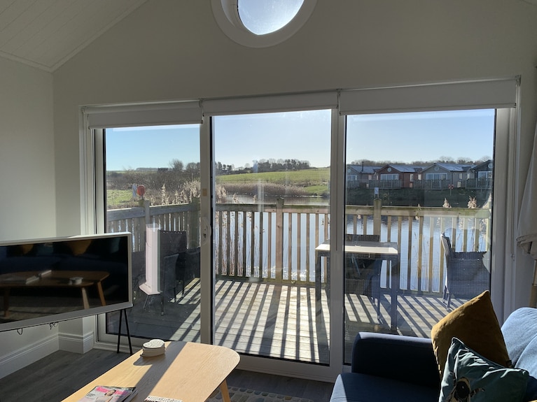 The Lake House - A Meadow Lodge That Sleeps 4 Guests In 2 Bedrooms - 요크셔