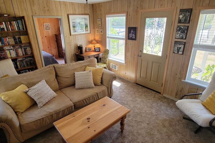 4 Guest · Eddie Bauer`s Former Beachfront Cottage - Neah Bay, WA