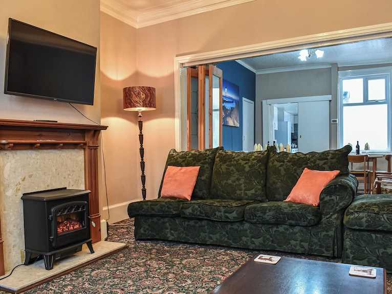 6 Bedroom Accommodation In Scarborough - Scarborough