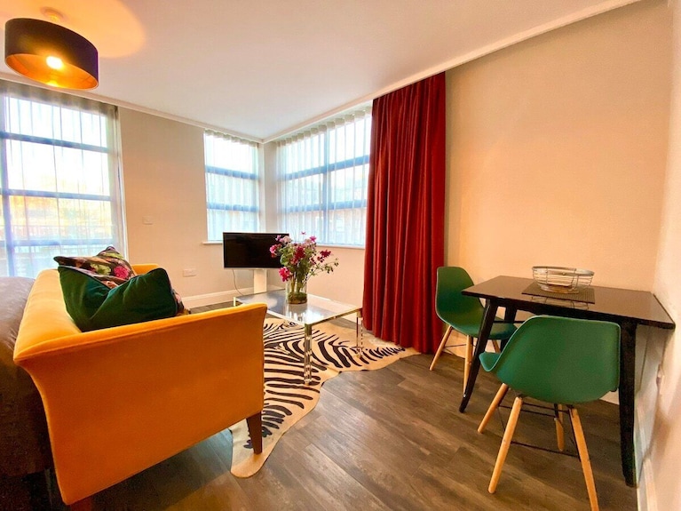 Luxurious Studio Apartment Inc Free Parking & Wifi - Bournemouth