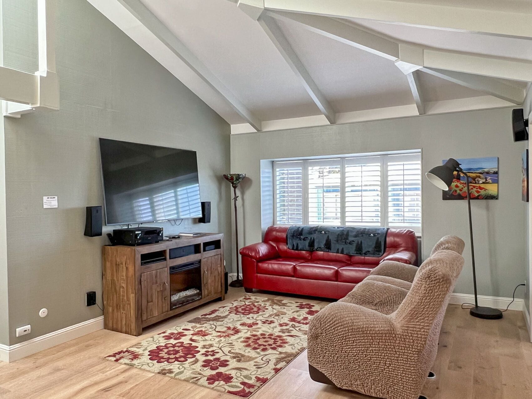 Art Gallery - A Quaint Upstairs Apartment In The Town Of Bodega Bay. - Bodega Bay, CA