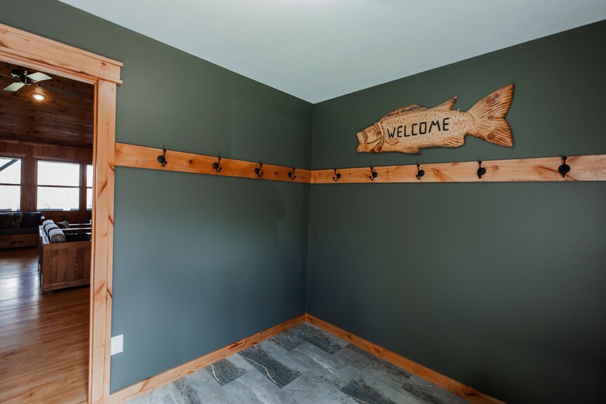 Your Own Private Lake With Lodge! Sleeps 24 People. Lots Of Parking. - Michigan