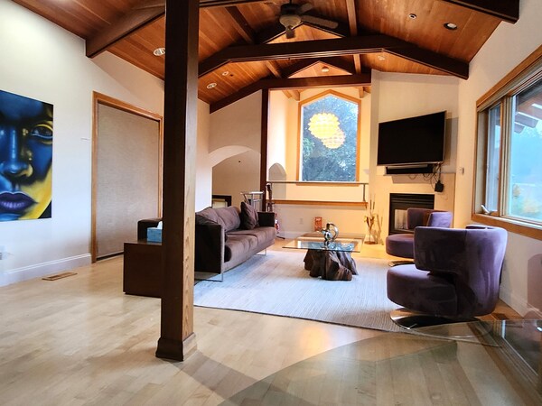 Chic & Exclusive Home - Oakland, CA