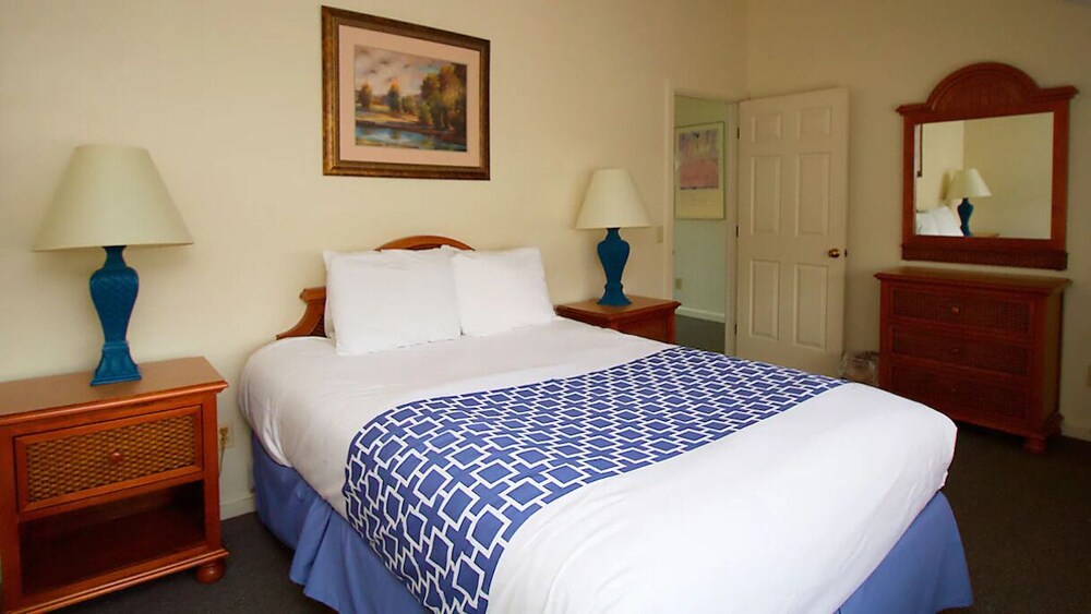 Cozy Condo with resort amenities - Lenox | Vrbo