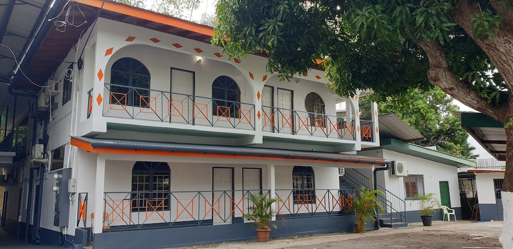 Queen's Comfort Inn - Port of Spain