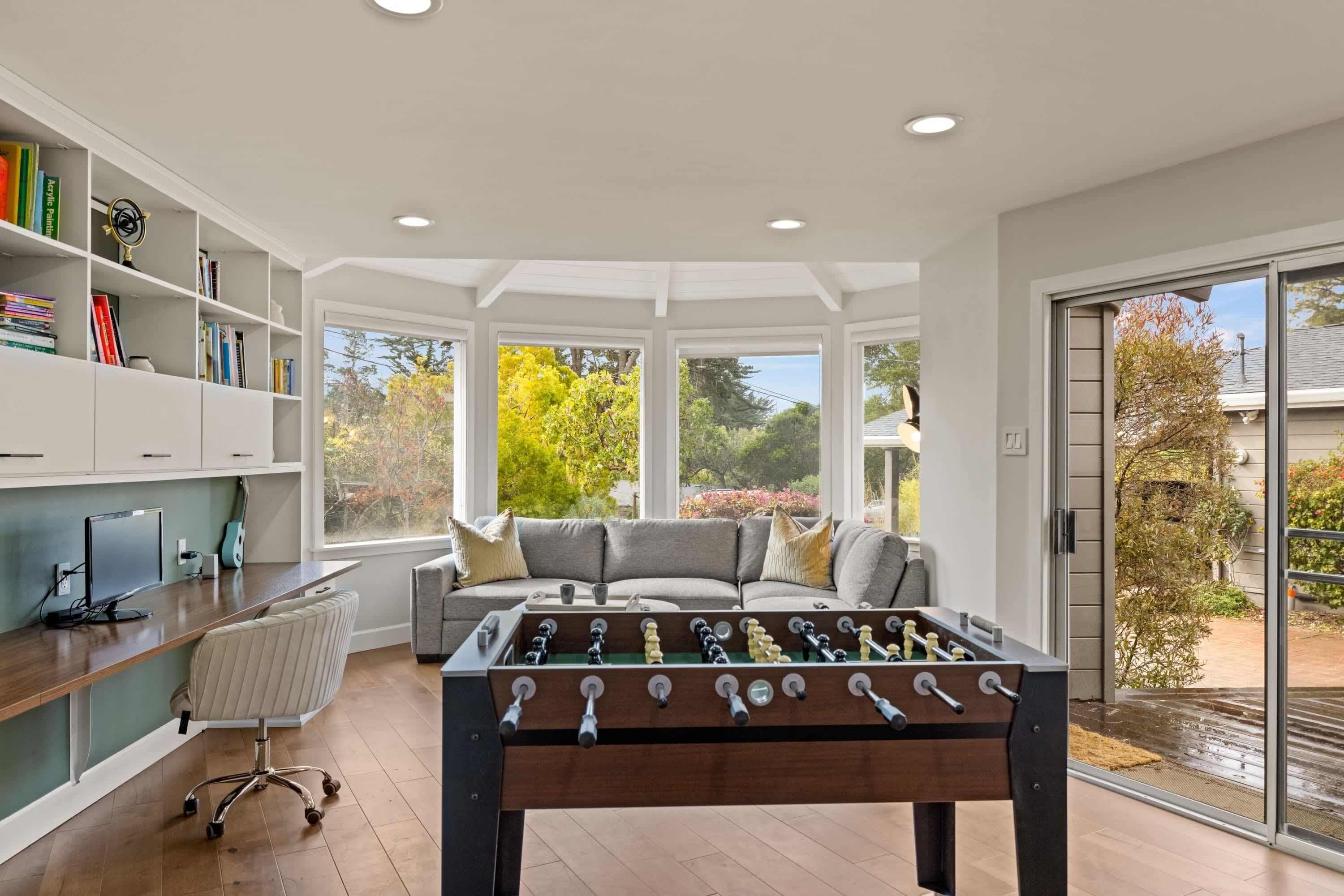 Oak Place Too: Beautiful Updated 4 Bedroom 3 1/2 Bath In Carmel - Monterey, CA