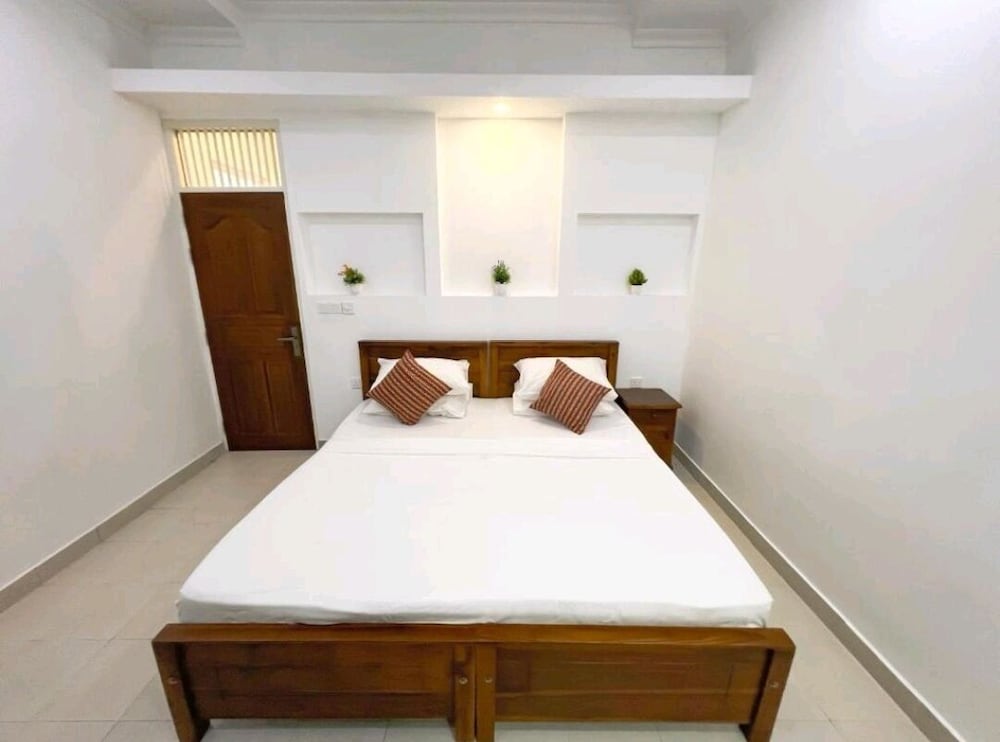 Everest Lodge - Maldives