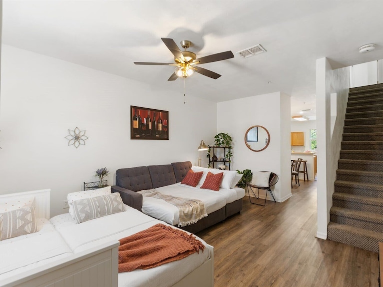 The Landing At Oaks | Full Kitchen Near I75 - Gainesville, FL