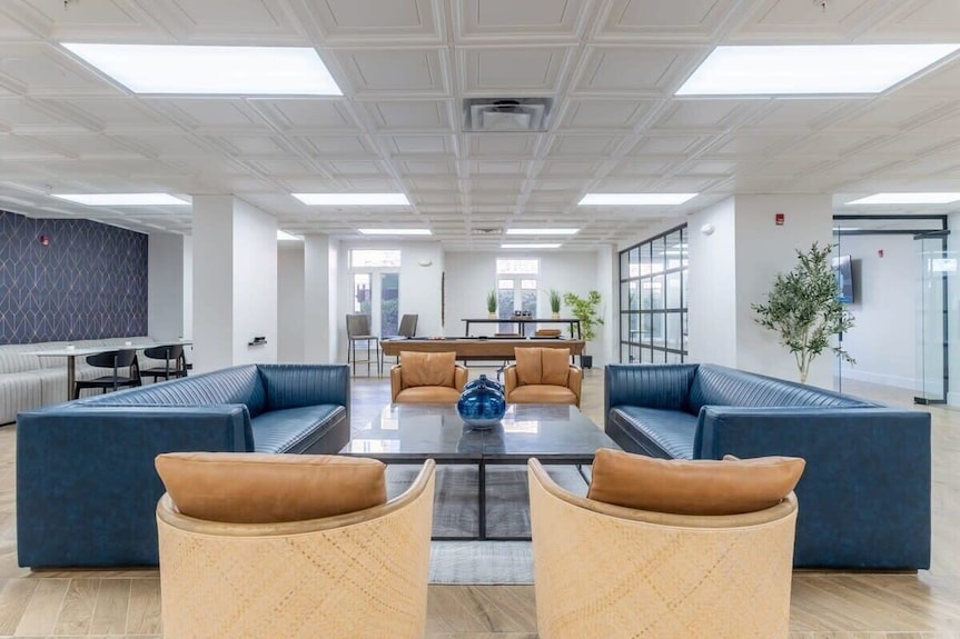 3br Modern Downtown Apartment With Gym & Office - Charlotte, NC