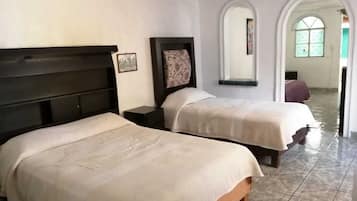 Cabana de Madeira Familiar | Camas de colchão Select Comfort, Wi-fi grátis, roupa de cama fornecida
