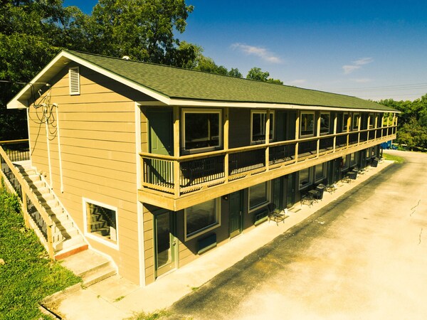 Flat Creek Lodge - Galena, MO