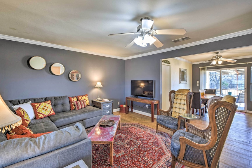 Charming Palmer Family Home On 5 Acres! - Ennis, TX