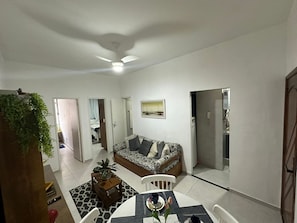 Apartamento | Sala de estar | Televisor LED de 32 polegadas com canais digitais, televisor 