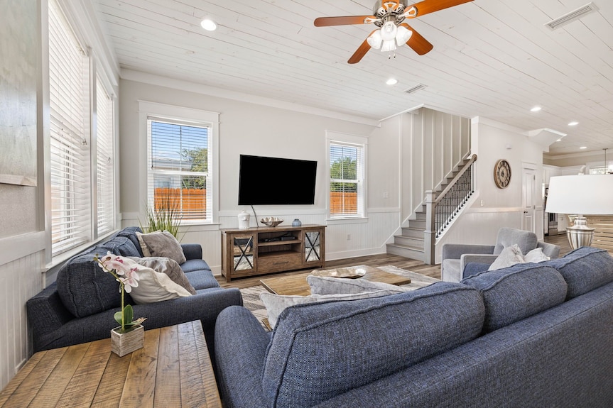 Luxury Beach Retreat With Private Pool - Sleeps 18, Steps From The Beach! - Destin, FL