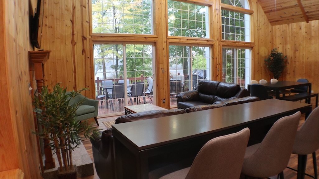 Spacious Getaway Nestled Between Two Beautiful Lakes! - Orchard Beach State Park, MI