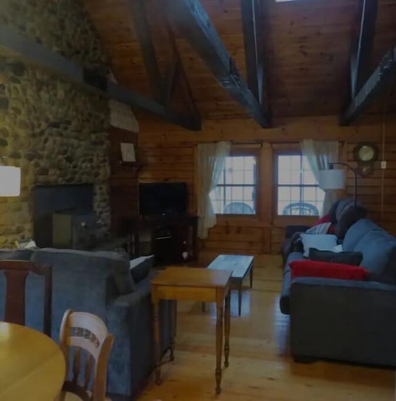 Log Home Leisure - Aurora, NY