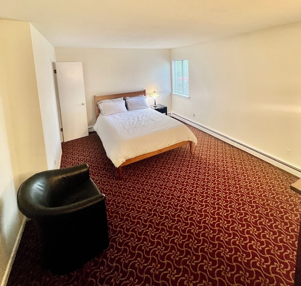 "Welcome To Our Basement Suite, Where Humor And Professionalism Coexist! - Peekskill, NY