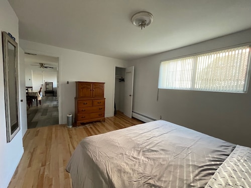 Charming Apartment In Laval - Pointe-Claire