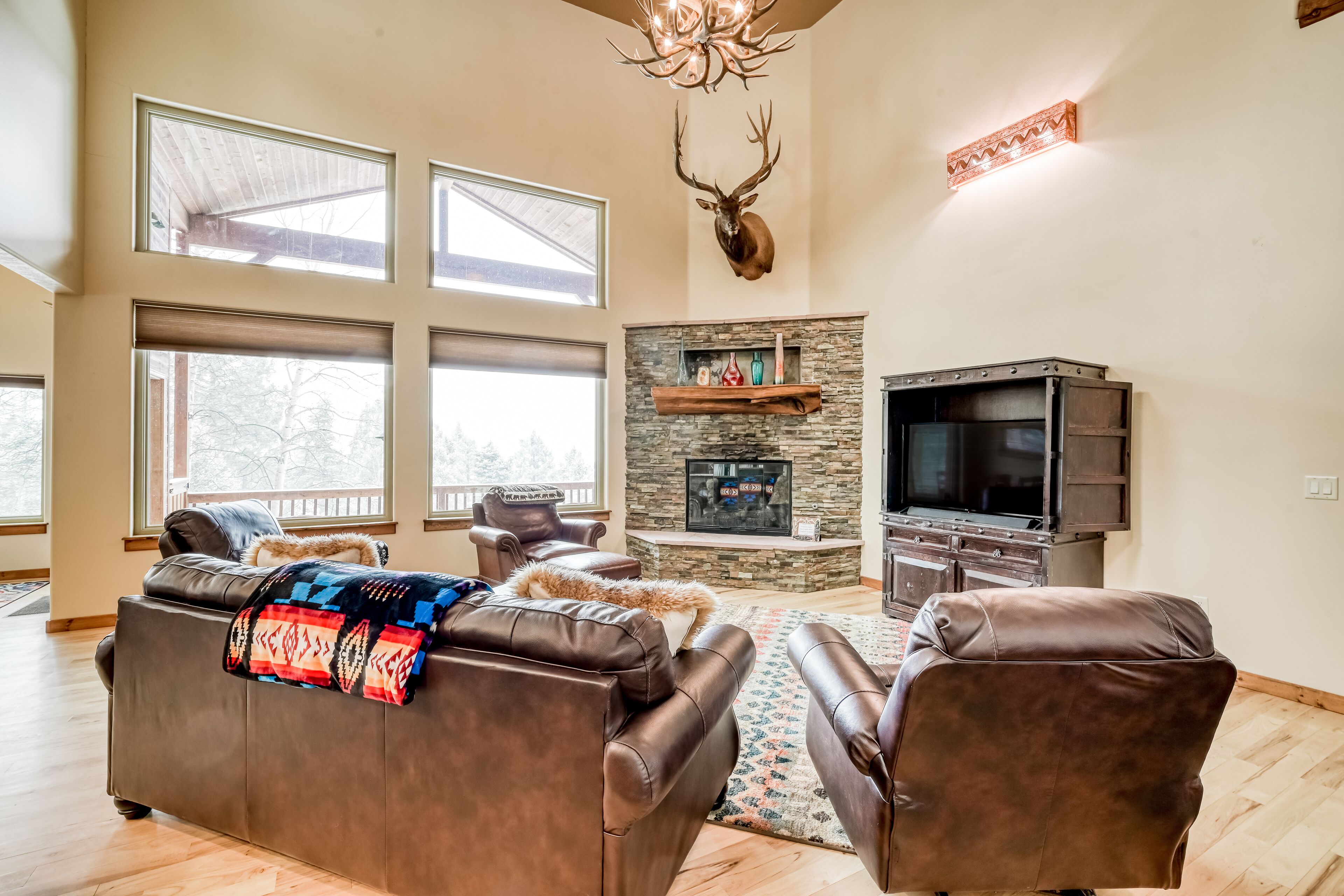 Spacious Dog-friendly Home With Great Views, Private Sauna, Deck, Fireplace, W/d - Angel Fire, NM