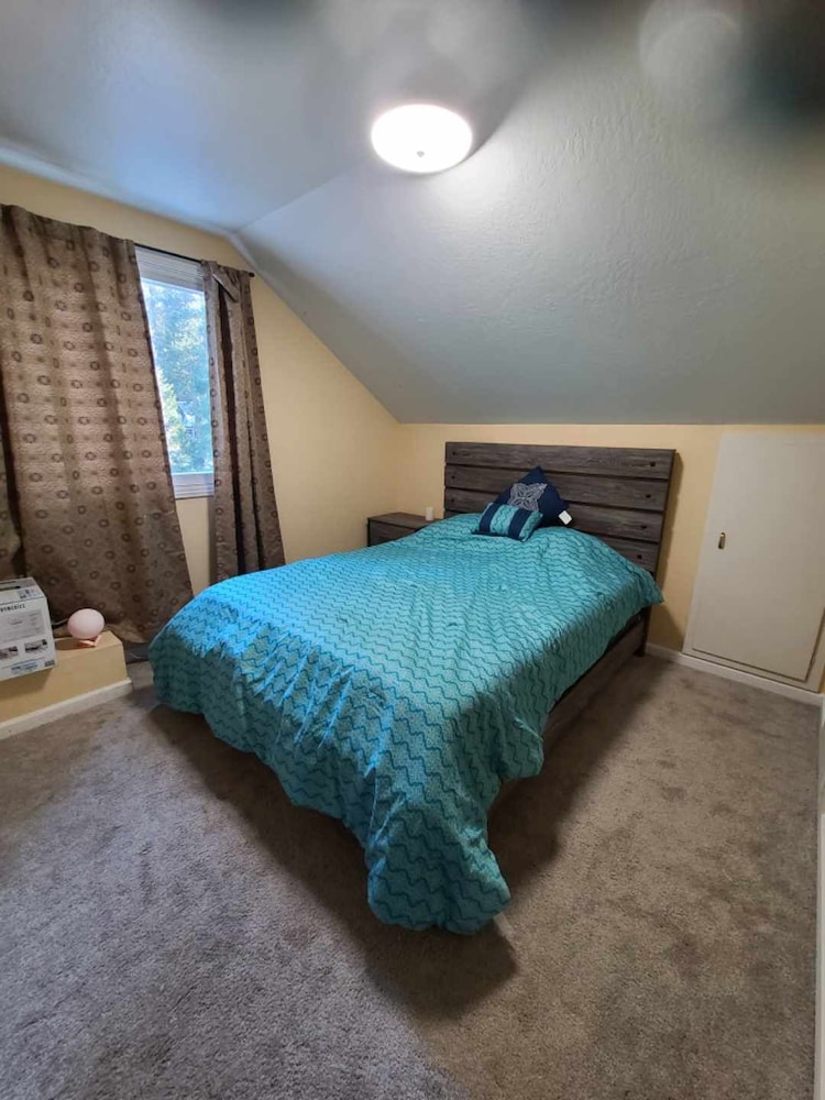 MARVELOUS RIVER FRONT MODERN CABIN 2200SF 4brs 2baths 8beds 40MINS FROM ...
