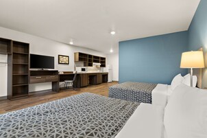 Suite, 2 camas queen-size, acessível, não fumadores | Wi-fi grátis, roupa de cama fornecida
