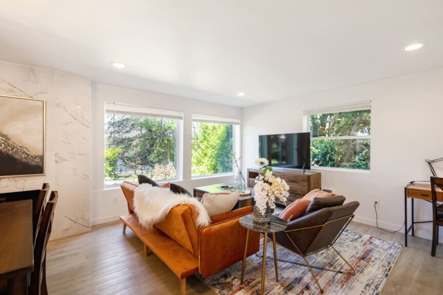 6615 Lower · 3b2b Lower Unit W/ Gorgeous Green Lake View - Bainbridge Island, WA