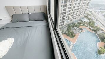 Apartamento de Luxo, 2 quartos | Secretária, secretária adequada para computadores portáteis