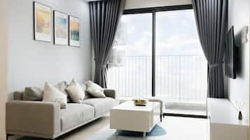 Apartamento de Luxo, 2 quartos | Sala de estar | Smart TV de 50 de polegadas com canais digitais, televisor, Netflix