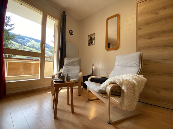 Cozy Apartment For 2-4 In Village Center, South-facing With Pool & Balcony - Areches Beaufort