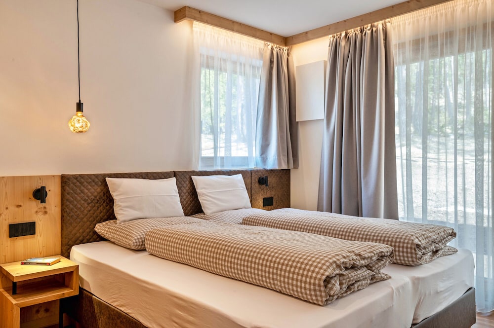 Apartment "Les Ciases Chalets Dolomites Apt 1" With Private Balcony, Shared Terraces & Wi-fi - San Vigilio di Marebbe