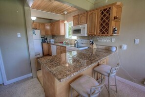 Condo, 3 quartos | Cozinha privada | Geladeira, cafeteira/chaleira, torradeira