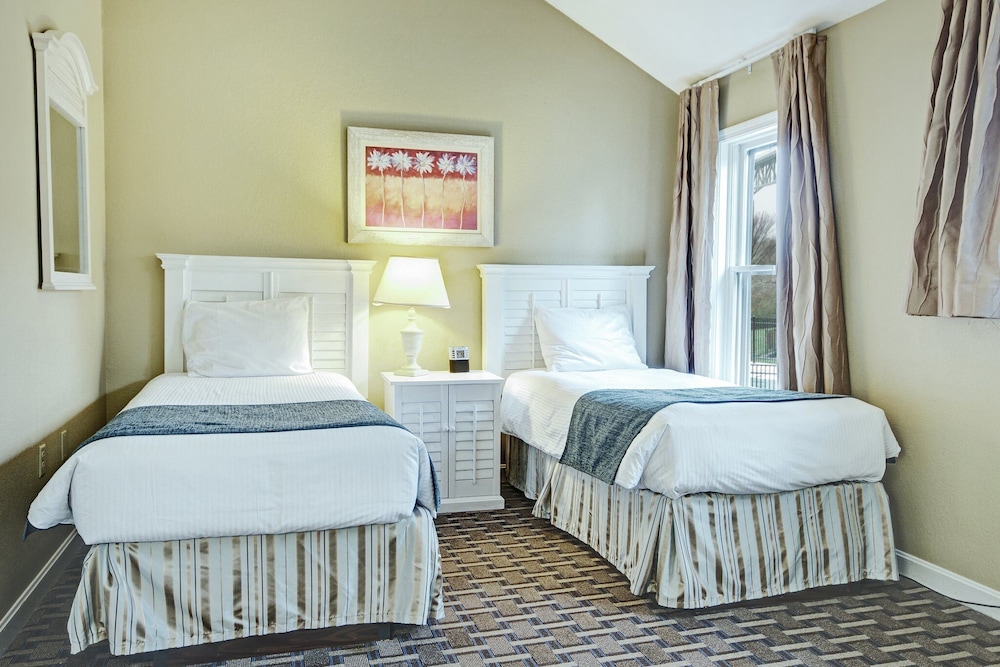 Historic Island Retreat - Newport Overlook Resort - Rhode Island