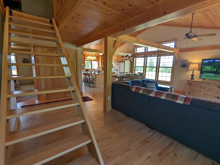 Peaceful, Spacious Lodge With Golf & Sunset Views - Maine