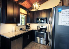 Condo, 3 quartos | Cozinha privada | Geladeira, cafeteira/chaleira, torradeira