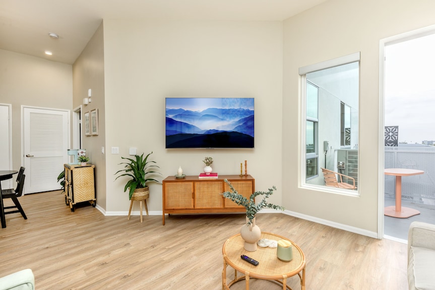 Eclectic : 65 Tvs : Fast Wi-fi : Parking : Pets : Bohemian - Normal Heights - San Diego