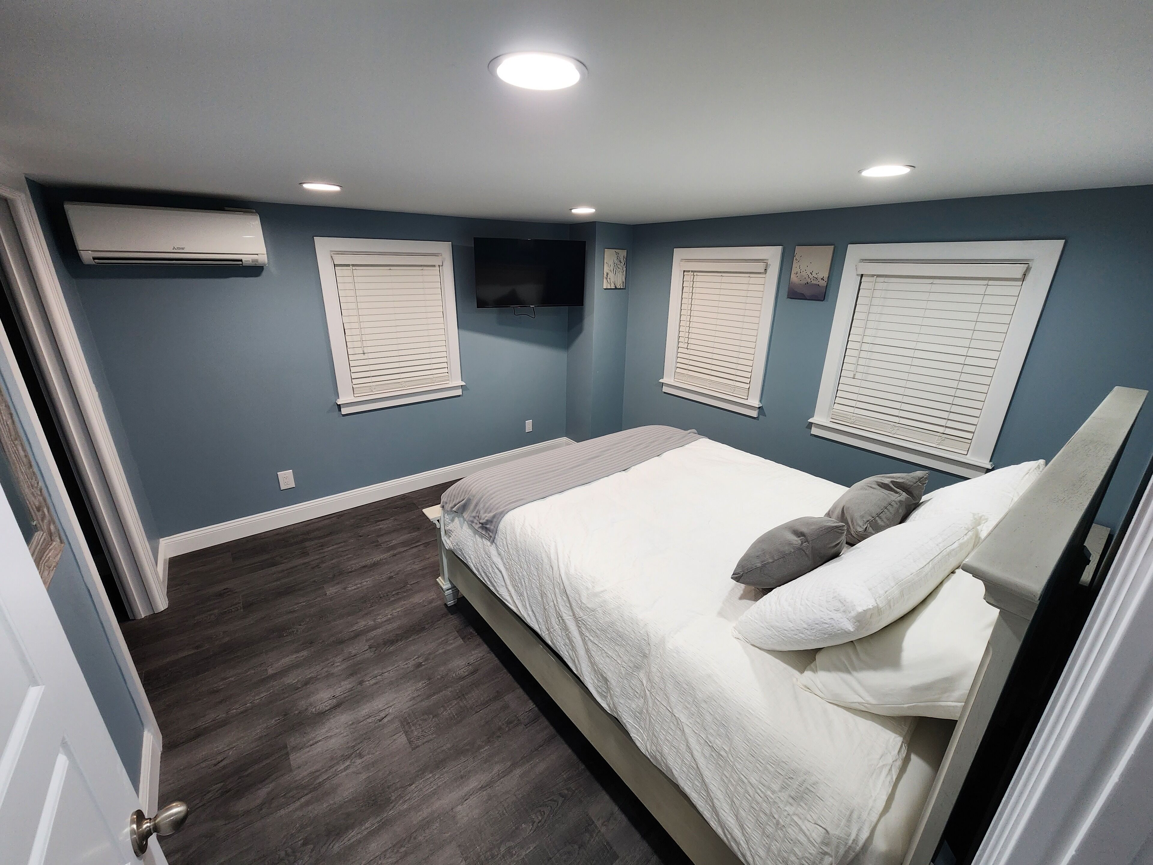 Apartamento Superior | Edredões de penas, camas de colchão viscoelástico, berço de viagem 