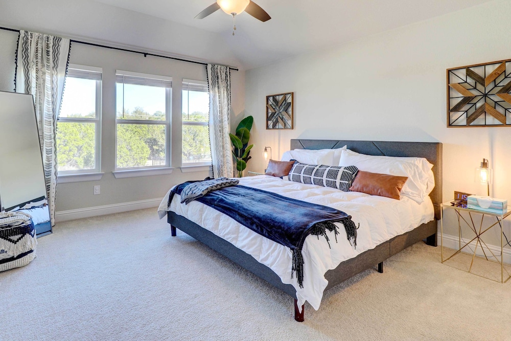 Lago Vista Home w/ Hot Tub Near Lake Travis! - Highland Lake Estates | Vrbo