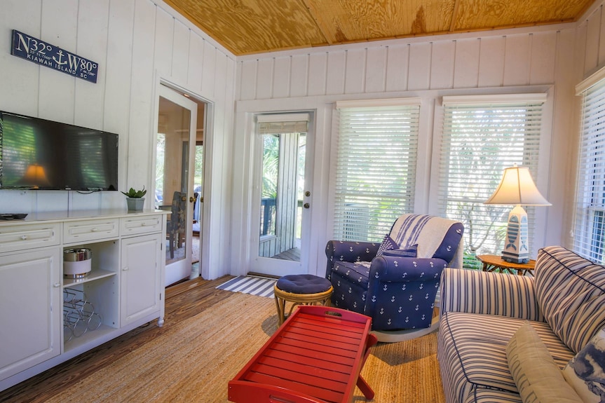 100 Barefoot Steps To Beach, Glorious Lagoon Views, Back Porch & Multiple Seating Areas - Kiawah Island, SC