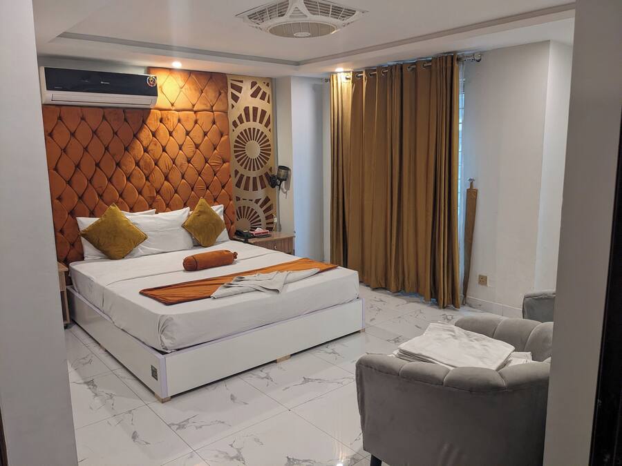 Quarto casal | Frigobar, espaço de trabalho para notebook, quartos à prova de som