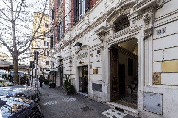 Cozy and bright apartment of 120 sqm, can accommodate up to 6 people ...